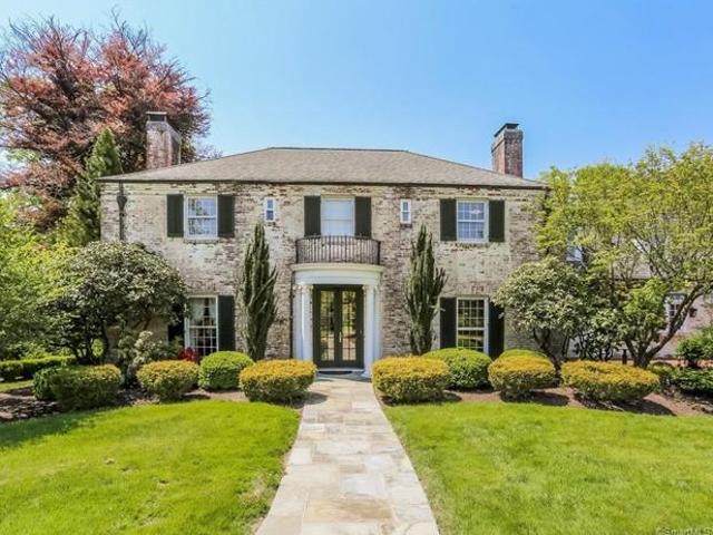 5 Sunny Reach Dr, West Hartford, CT 06117