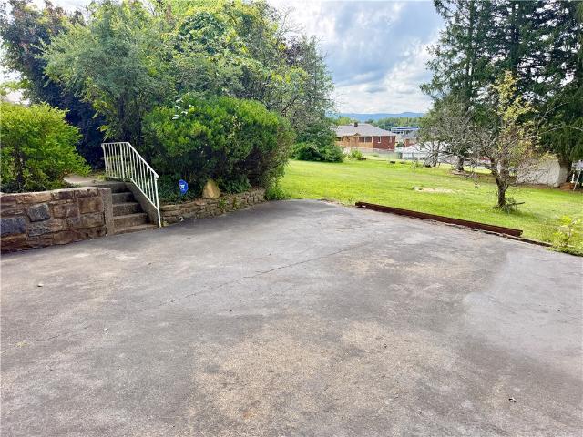 5 Suncrest Lane