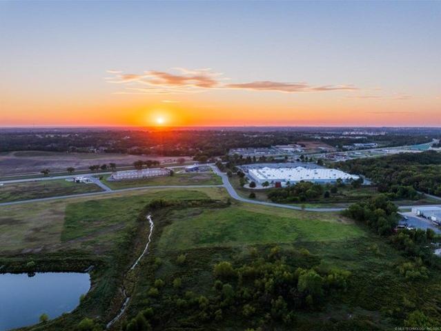5 S 272nd Ave E, Coweta, OK 74429