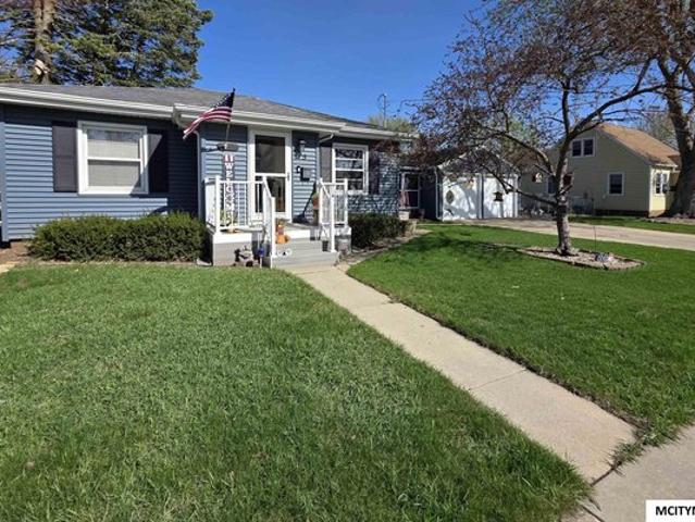 5 S Vermont Ave, Mason City, IA 50401