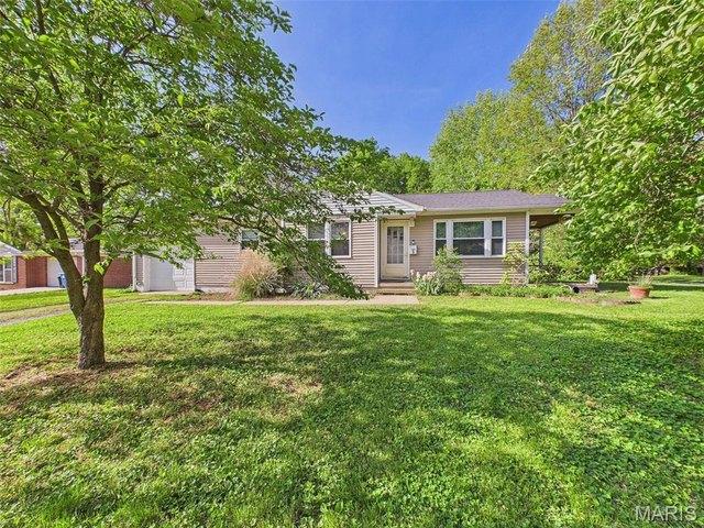 5 Saint Clair Lake Dr, Swansea, IL 62226