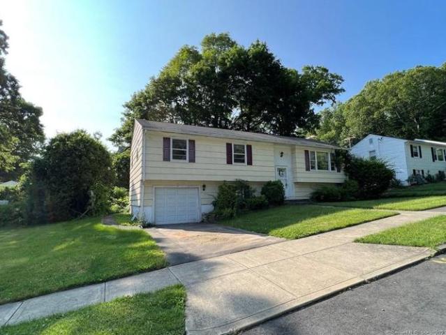 5 Salem Rd, West Haven, CT 06516