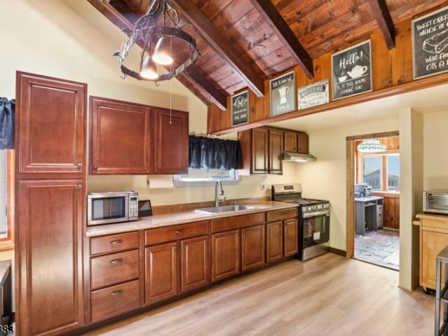 5 Sanoset Rd