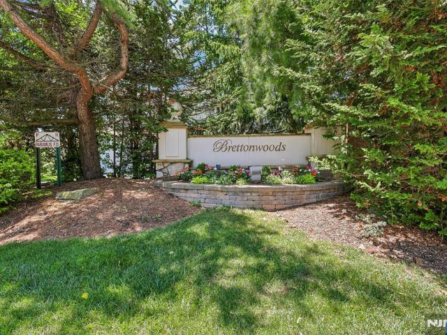 5 Scarlet Oak Lane