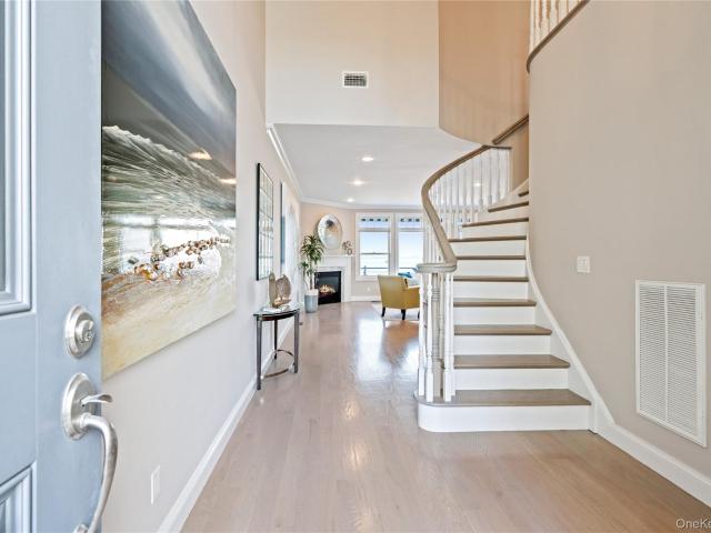 5 Sea Isle Landing, Glen Cove, NY 11542 | MLS #981063 | Compass
