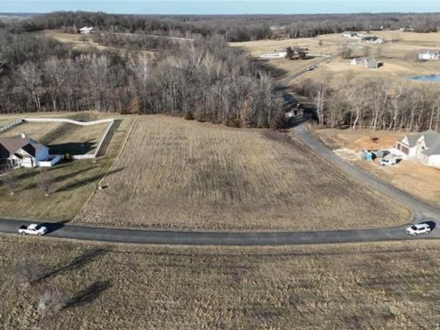 5 Seabiscuit Dr, Troy, MO 63379
