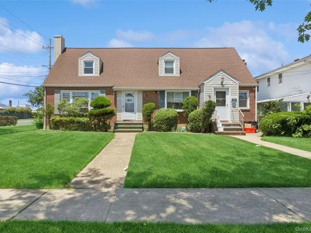5 Seaton Gate, Valley Stream, NY 11580