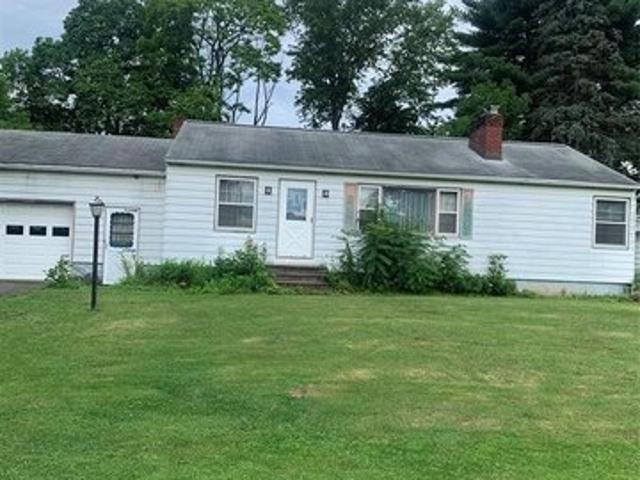 5 Shawdow Brook Dr, Endicott, NY 13760