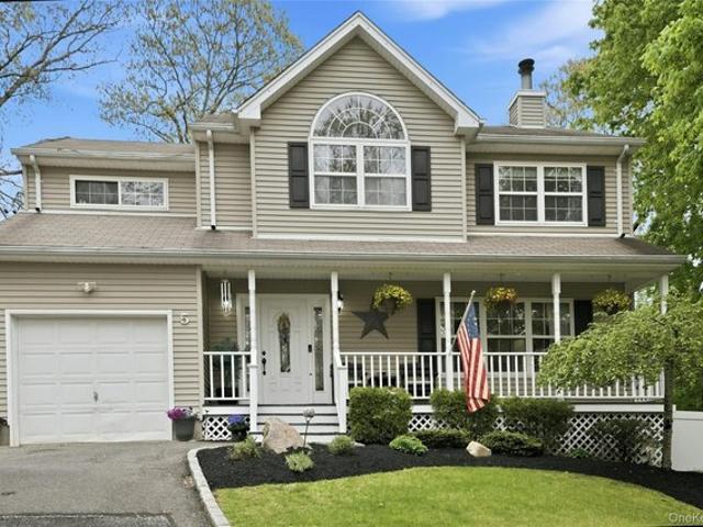 5 Shelter Dr, Sound Beach, NY 11789