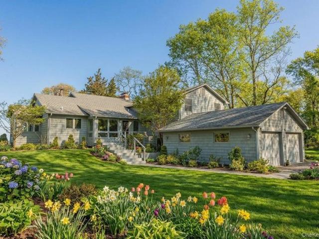 5 Shore Dr, Setauket, NY 11733