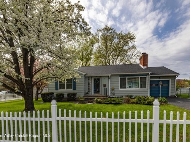 5 Simmons Dr, Saugerties, NY 12477