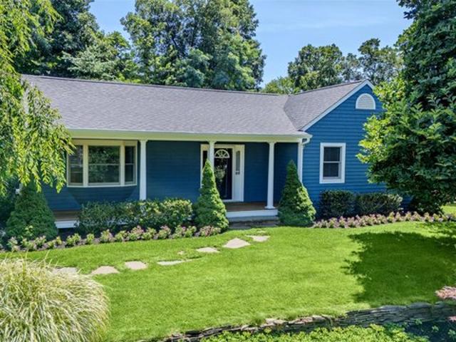 5 Soundview Dr, Rocky Point, NY 11778