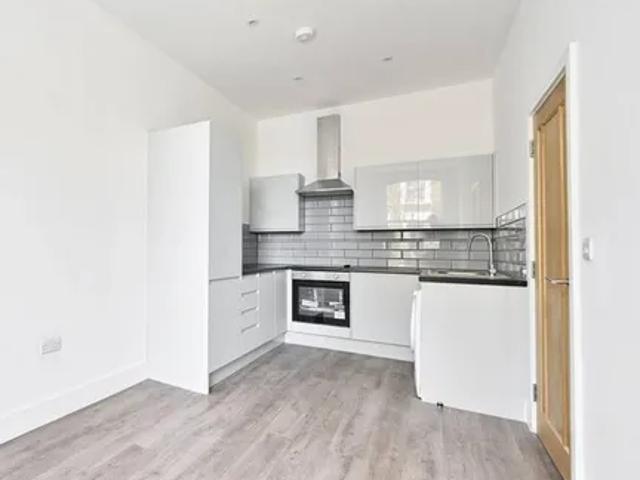 5 Spear Mews, London, SW5 9NA, United Kingdom | 3 bed apartment for rent #139545947 | Rentberry