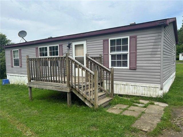 5 Spruce Ln, Indiana, PA 15701