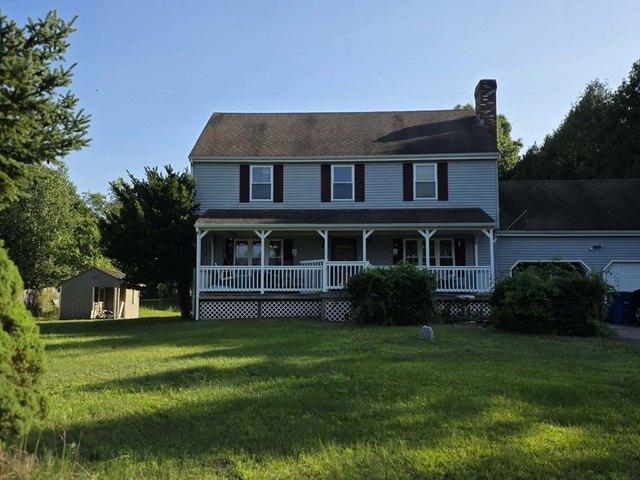 5 Spruce St, Blackstone, MA 01504