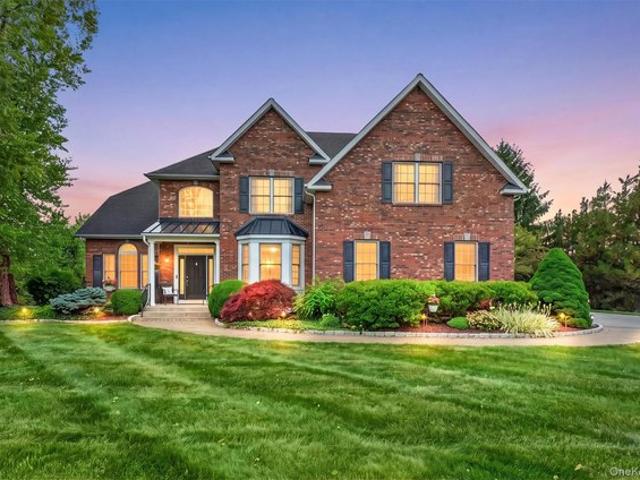 5 Spy Glass Hl, Hopewell Junction, NY 12533
