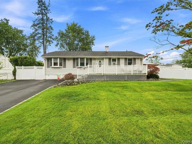 5 Talbot Ln, Selden, NY 11784