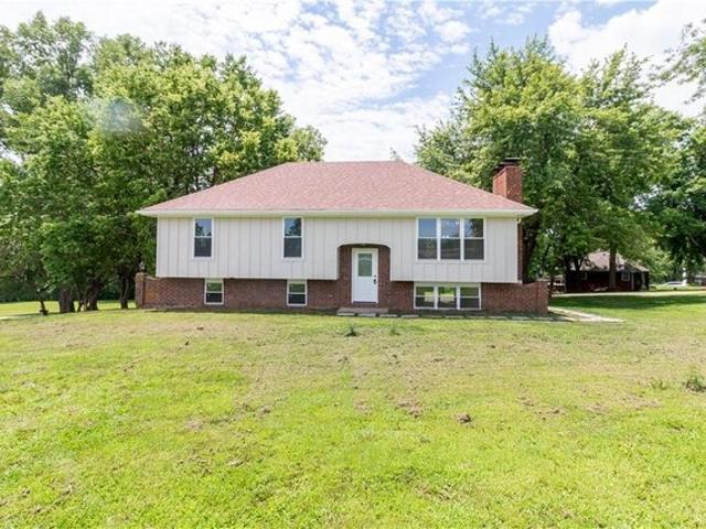 5 Tara Ln, Faucett, MO 64448