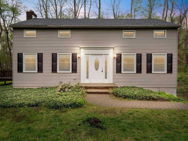 5 Terra Nova Dr, Hopewell Junction, NY 12533