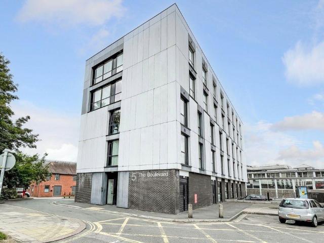 5, The Boulevard, Crawley RH10 2 bed apartment to rent £1,495 pcm £345 pw