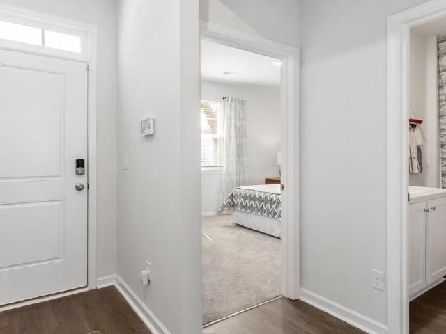 5 thorn tree st s