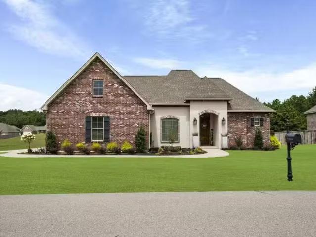 5 Thornbury Ln. Hattiesburg, MS 39402 653906874