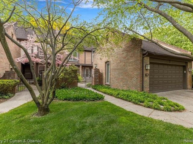 5 Timberlane Ct, Dearborn, MI 48126