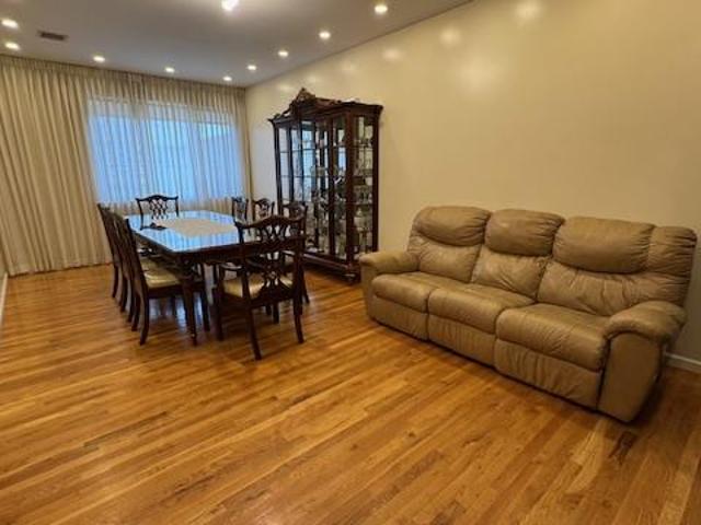 5 Toltchav Way 202