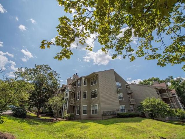 5 Town Colony Dr, Middletown, CT 06457