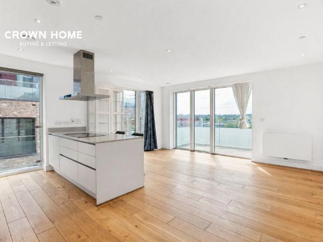 5 Trathen Square, London SE10 2 bed apartment to rent £2,400 pcm £554 pw