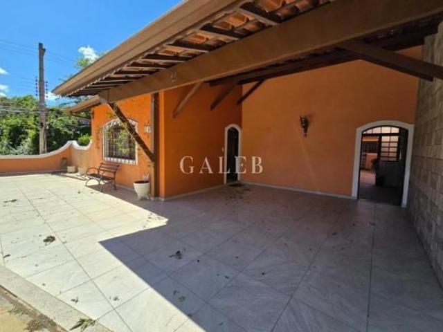 5 VAGAS DE GARAGEM, 3 QUARTOS, ÁREA GOURMET, TERRAÇO CASA TOTALMENTE TÉRREA