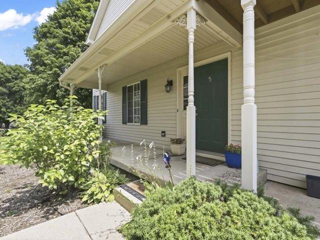 5 W Pheasant Trl Unit 5, Lake in the Hills, IL 60156