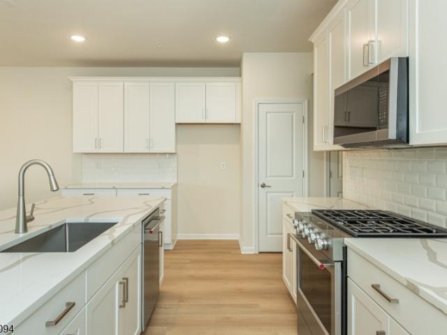 5 Wadsworth Dr