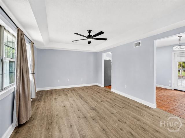 5 Warren Drive