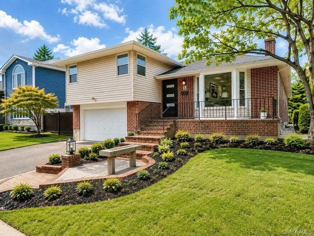5 Warren Pl, Plainview, NY 11803
