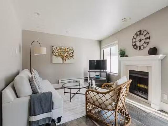 5 West Bellevue Ave, San Mateo Park 2 Bedroom 3 Bath