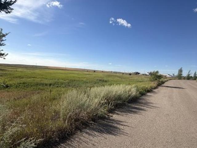 5 Wickum Road NW, Williston, ND 58801