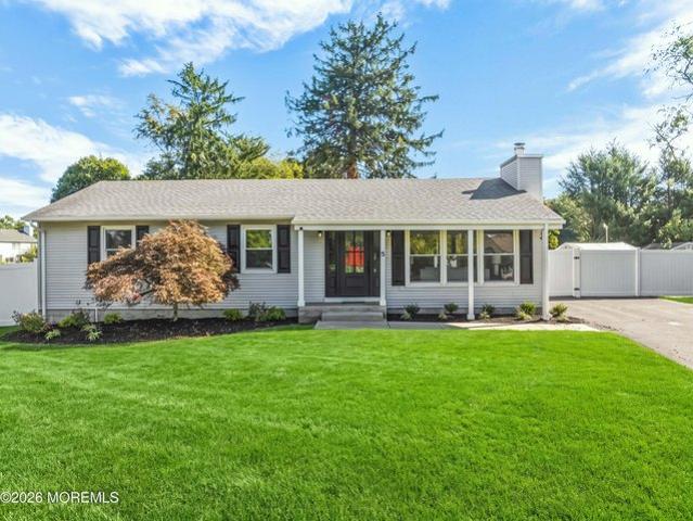 5 Wilbur Dr, Allentown, NJ 08501
