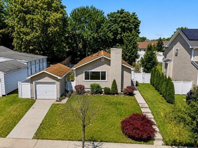 5 Willets Dr, Syosset, NY 11791