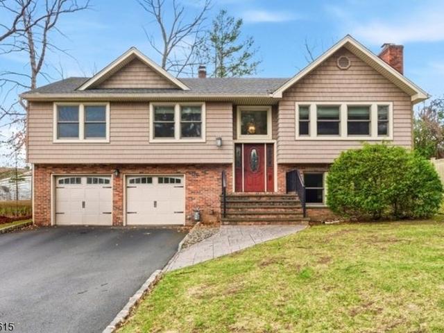 5 William Dr, Rockaway Boro, NJ 07866