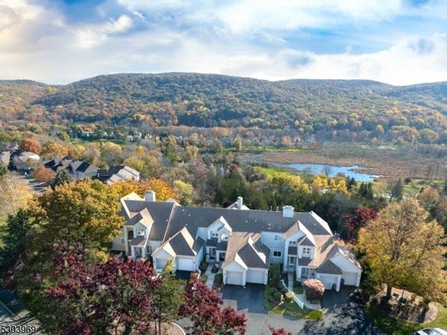 5 Windsor Ct, Hardyston, NJ 07419