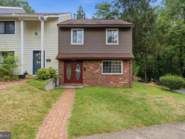 5 Woodlake Dr, Charlottesville, VA 22901