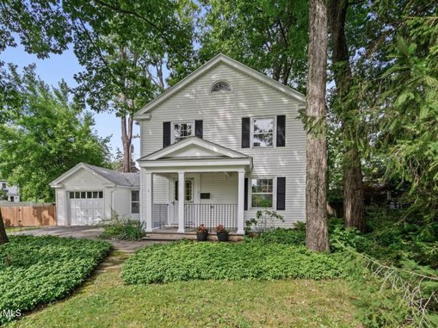 5 Woodridge Rd, Delmar, NY 12054