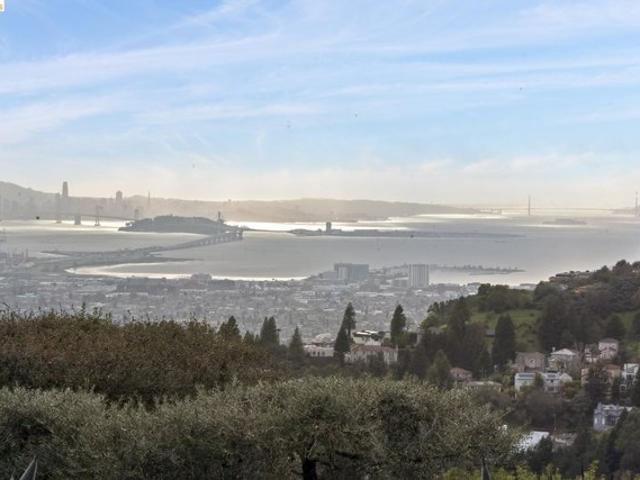 5 Woodside Way, Oakland, CA 94611