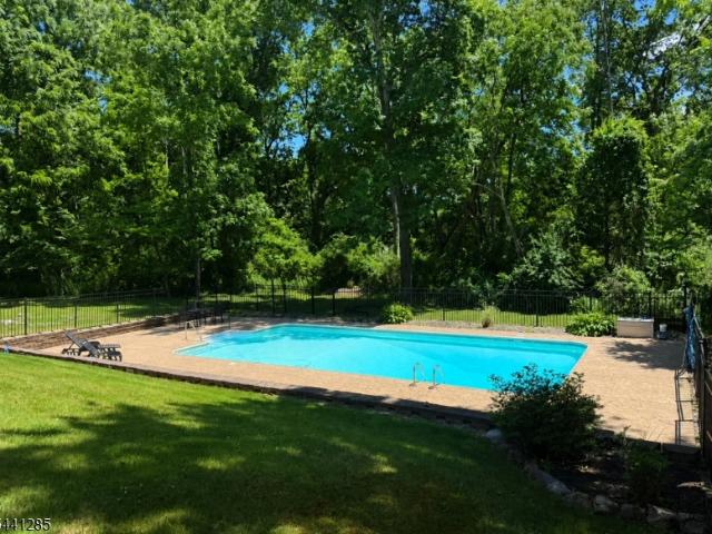 5 Worthington Rd