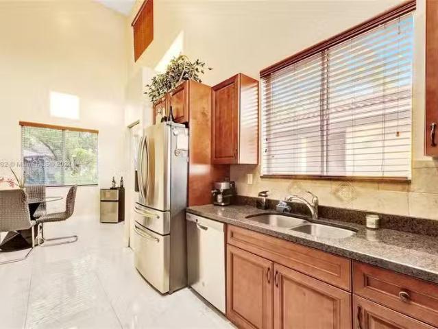 $5,000 4 Bedroom 3.1 Bathroom House In Miami Gardens With Gr.