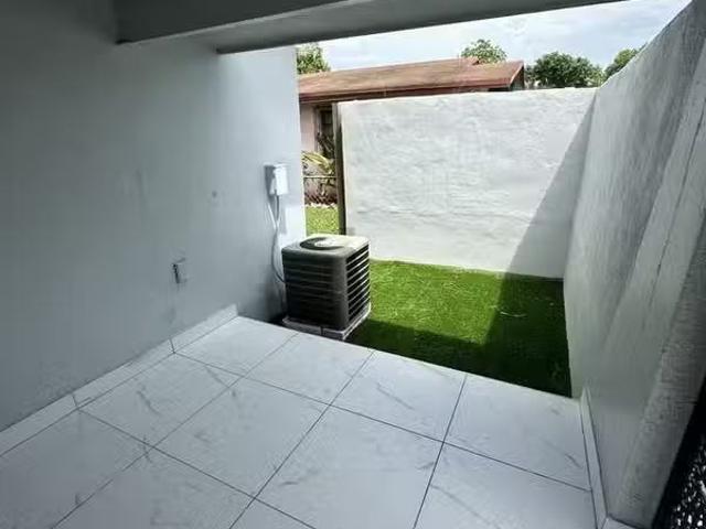 $5,000 5 Bedroom 2 Bathroom House In Miami With Great Amenit.