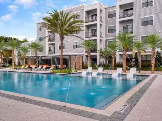 5 214 Noble on Newberry