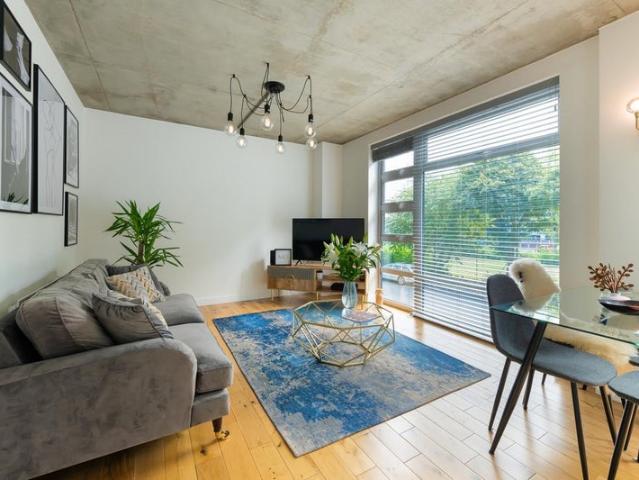 5* 2 bed flat Available 11.09 15m Moorgate/Angel