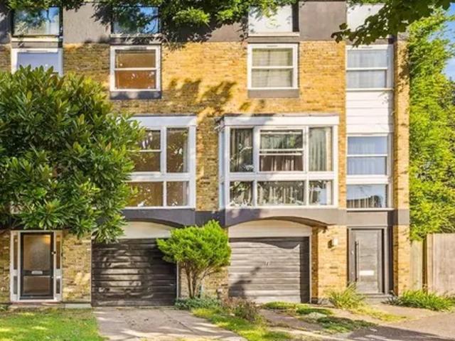 5 6 Meadow Close, London, TW10 7AJ, United Kingdom | 3 bed townhouse for rent #136660315 | Rentberry